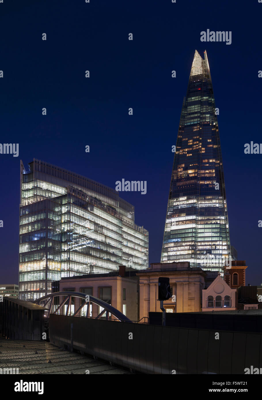 The shard at night hi-res stock photography and images - Alamy
