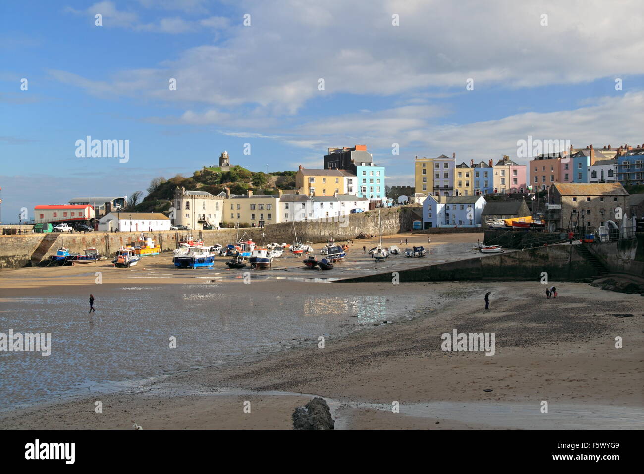 Tenby Harbour and Castle Hill, Pembrokeshire, Dyfed, Wales, Great ...