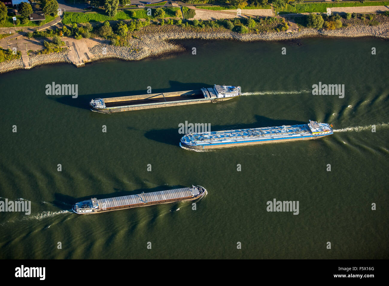 Cargo ships on the Rhine in Rheinhausen and Huckingen, container barge ...