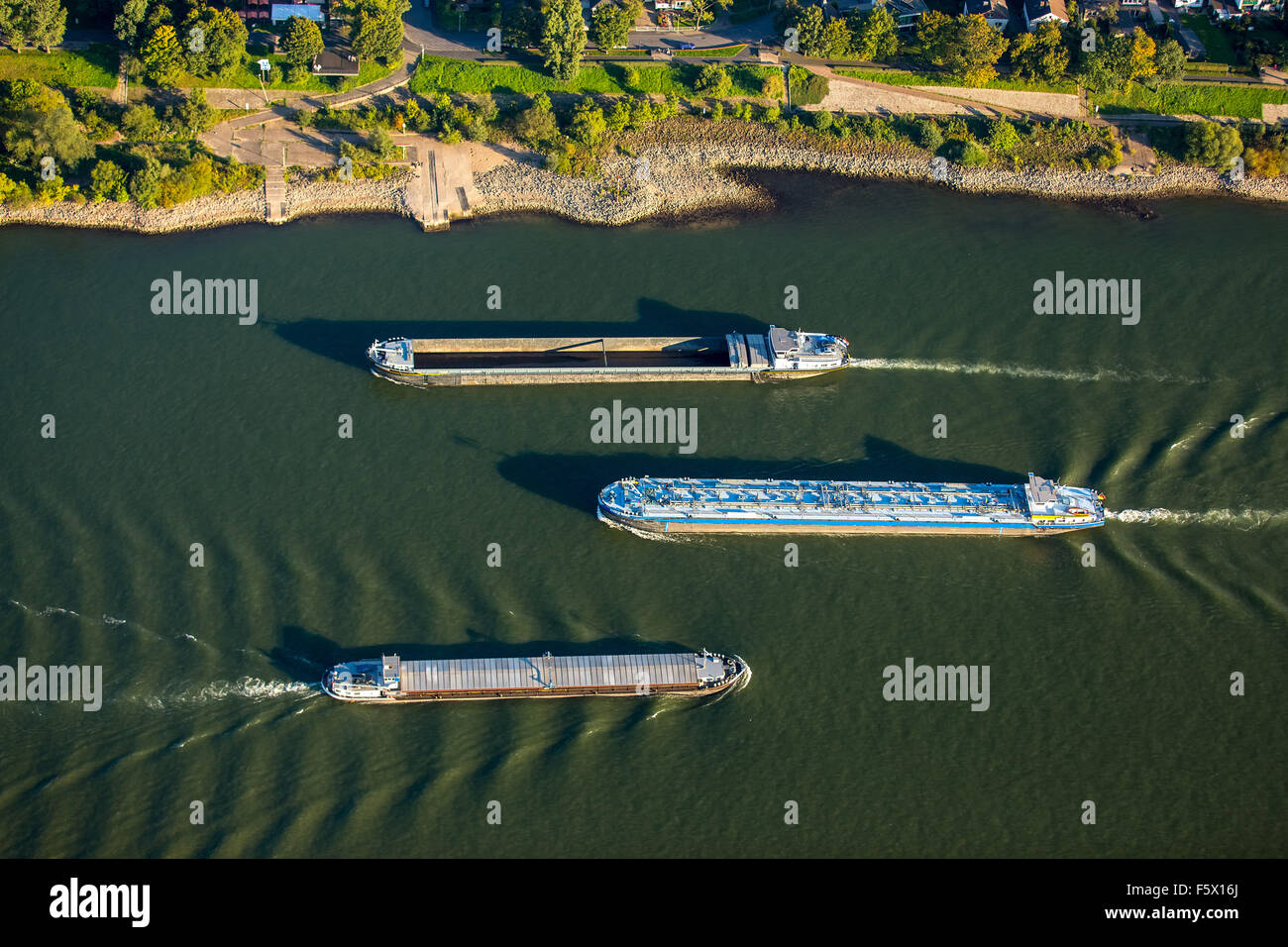 Cargo ships on the Rhine in Rheinhausen and Huckingen, container barge ...