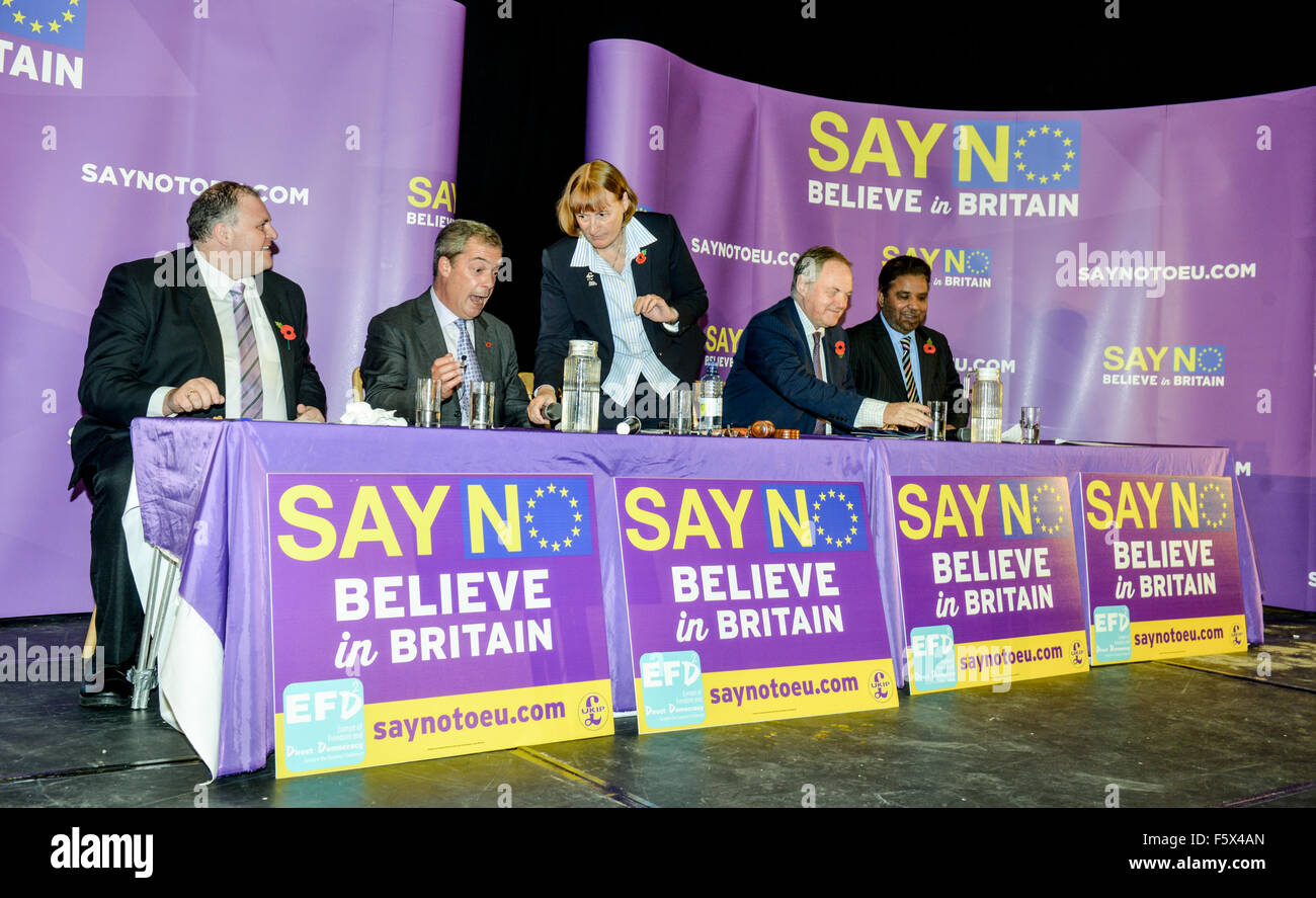 Gloucester, UK. 09th Nov, 2015. Nigel Farage speaking at the Say No to ...