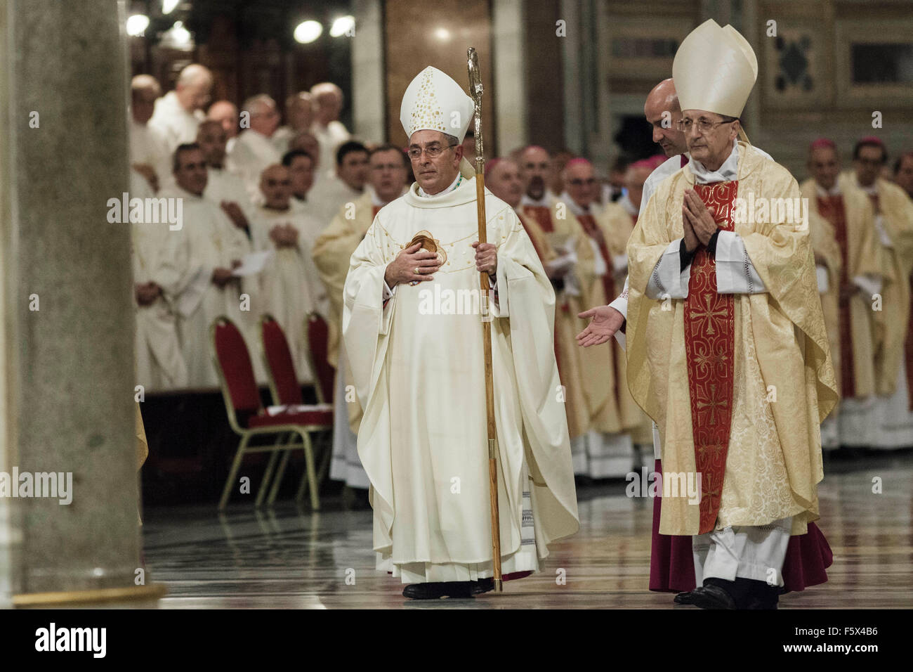 Ordination catholique hi-res stock photography and images - Alamy