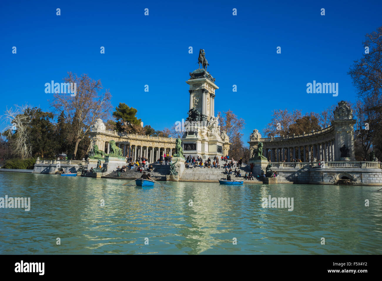 Lake in Retiro park, Madrid Spain Stock Photo - Alamy