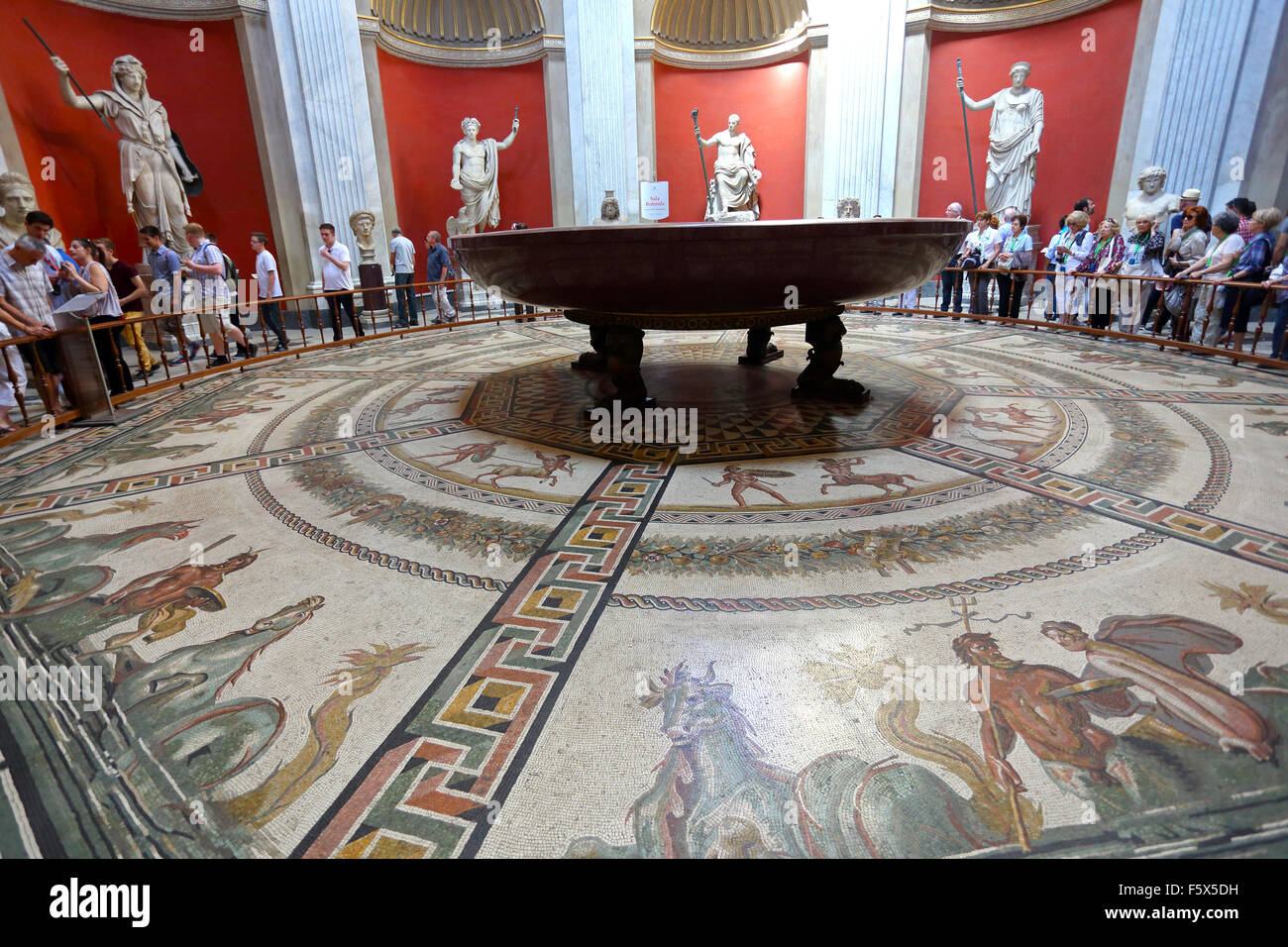 Red porphyry bath hi-res stock photography and images - Alamy