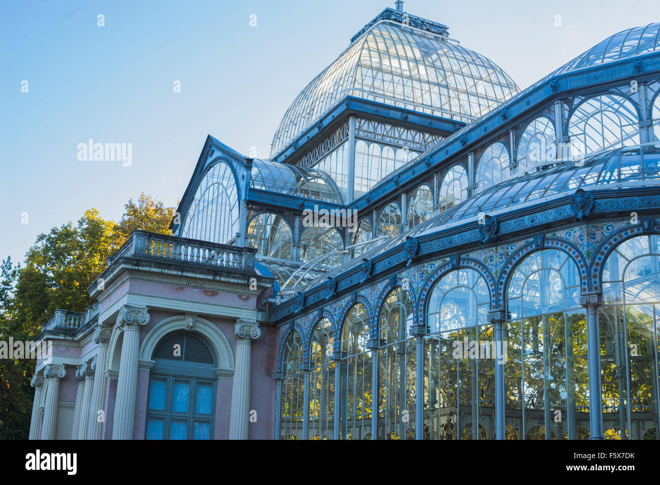Sunset view crystal palace palacio hi-res stock photography and images ...