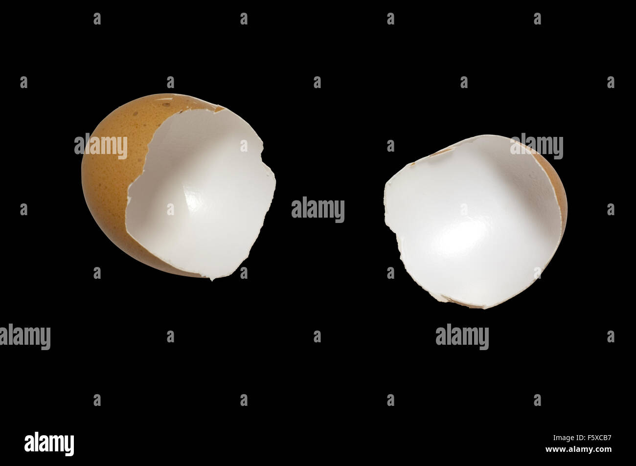 Pile broken brown eggshell hi-res stock photography and images - Alamy