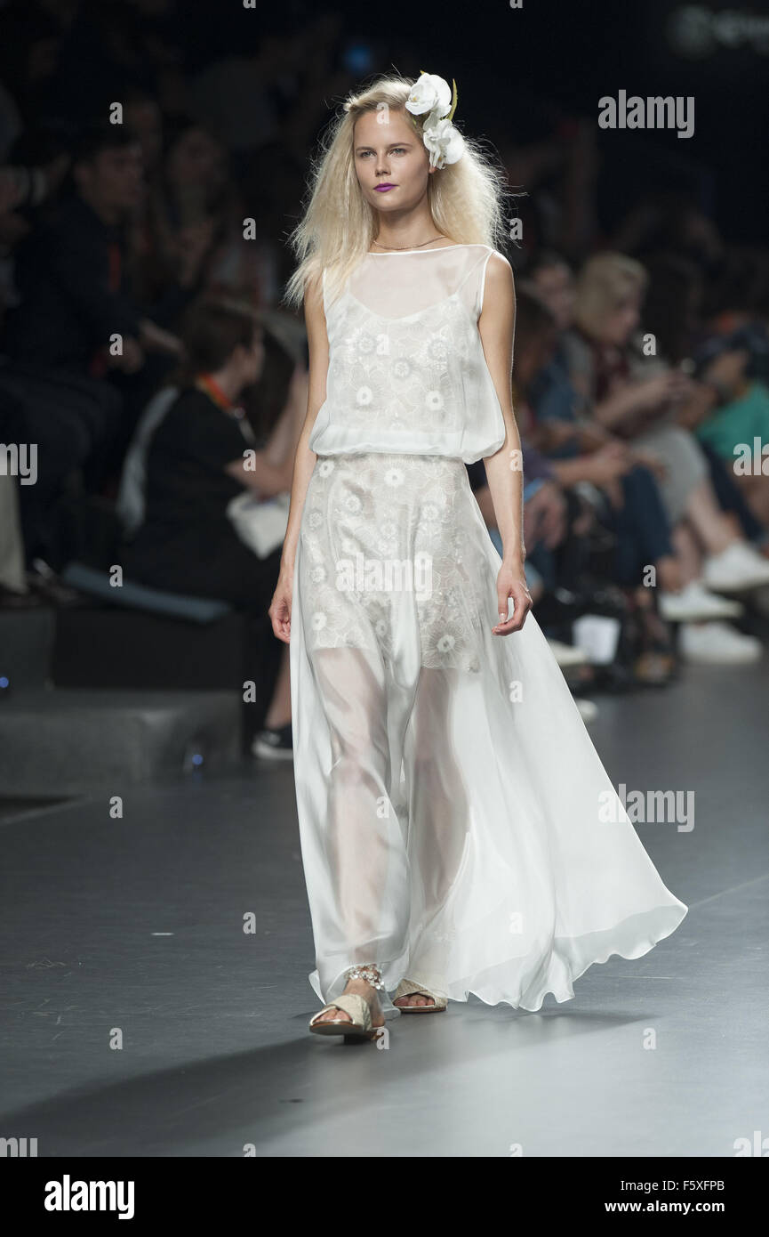 Madrid Fashion Week Spring/Summer 2016 - Duyos - Catwalk Featuring ...