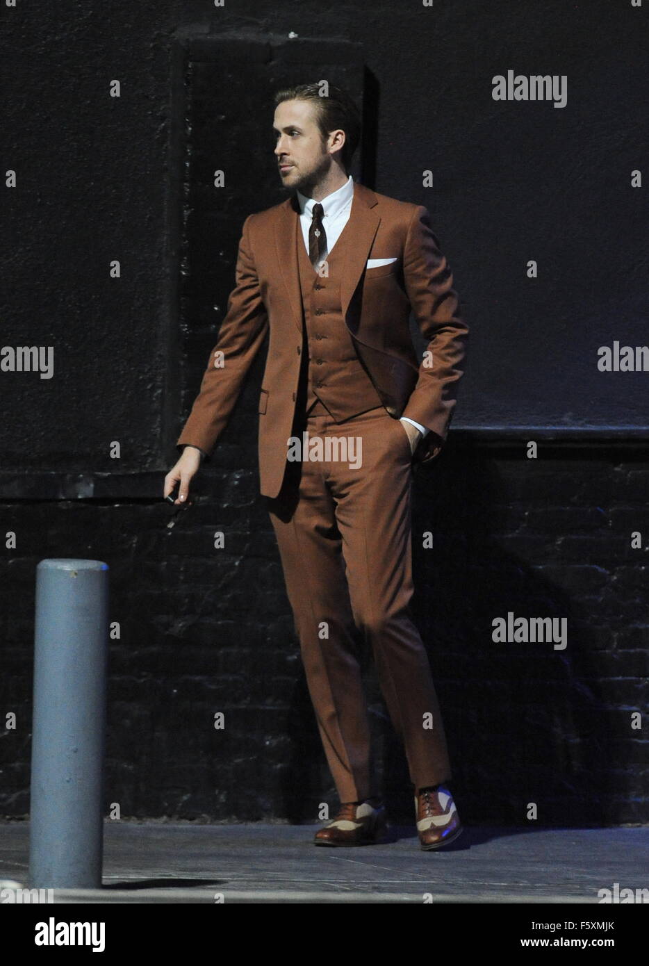 Ryan Gosling sports a vintage brown suit for a scene in 'La La Land ...