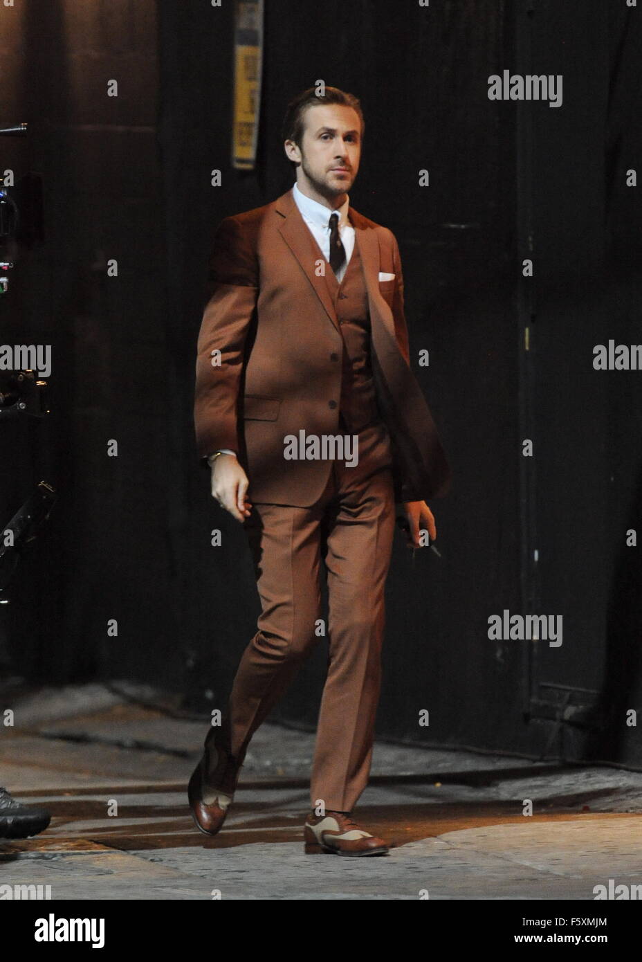 Ryan gosling vintage brown suit hi-res stock photography and images - Alamy