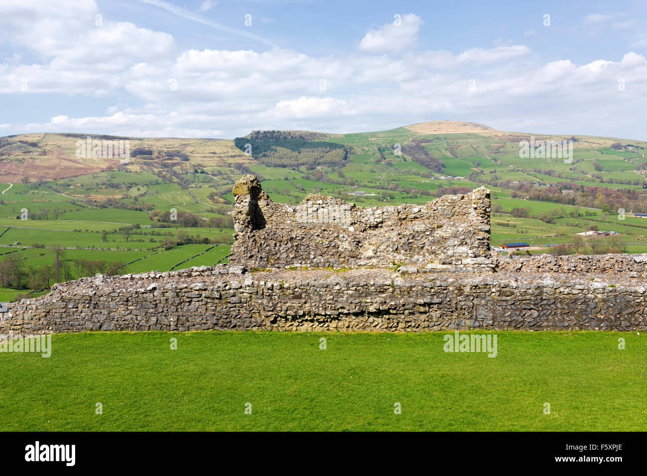 Peveril Castle Peak Castle Castleton Derbyshire Cavedale Hope Hope ...