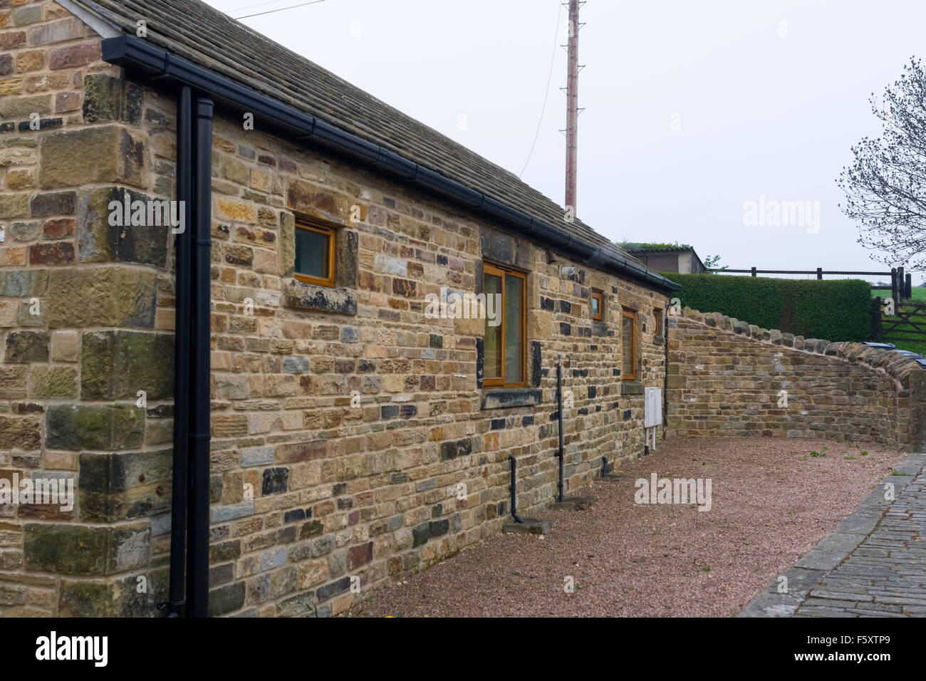 Yorkshire stone barns hi-res stock photography and images - Alamy