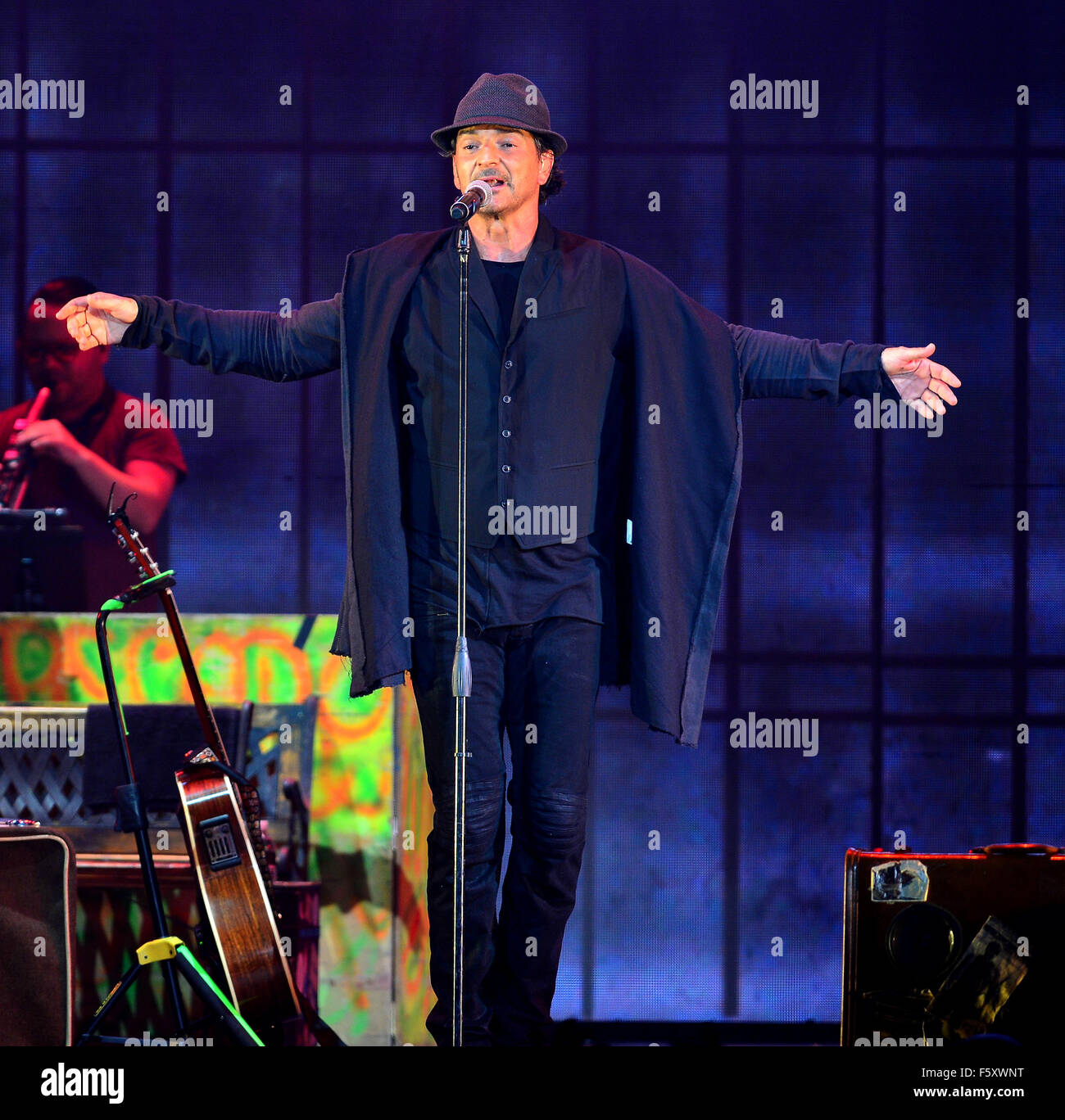Ricardo Arjona performs live in concert during his North American ...