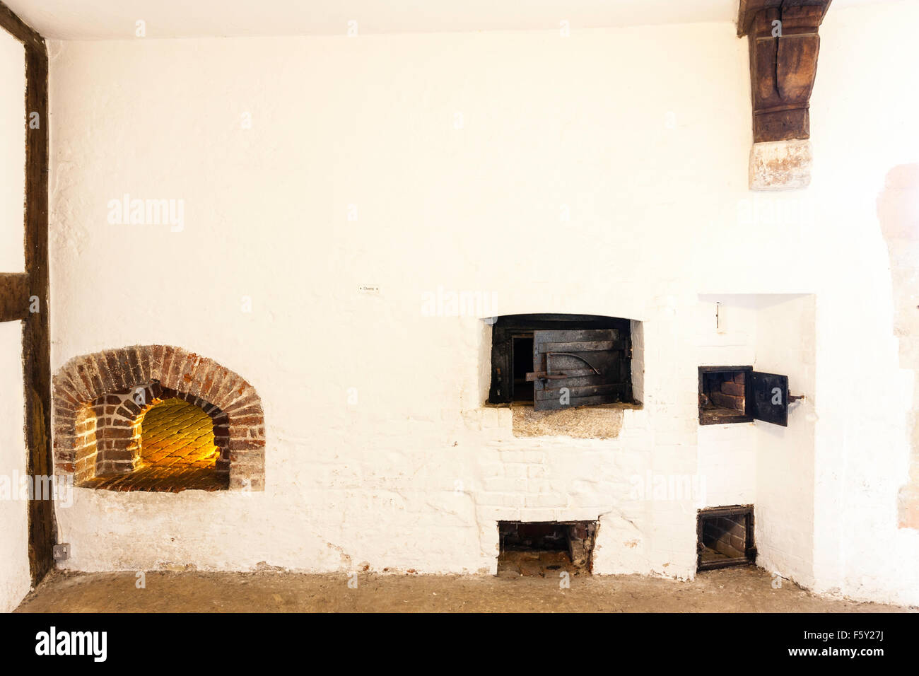 Wall ovens hi-res stock photography and images - Alamy