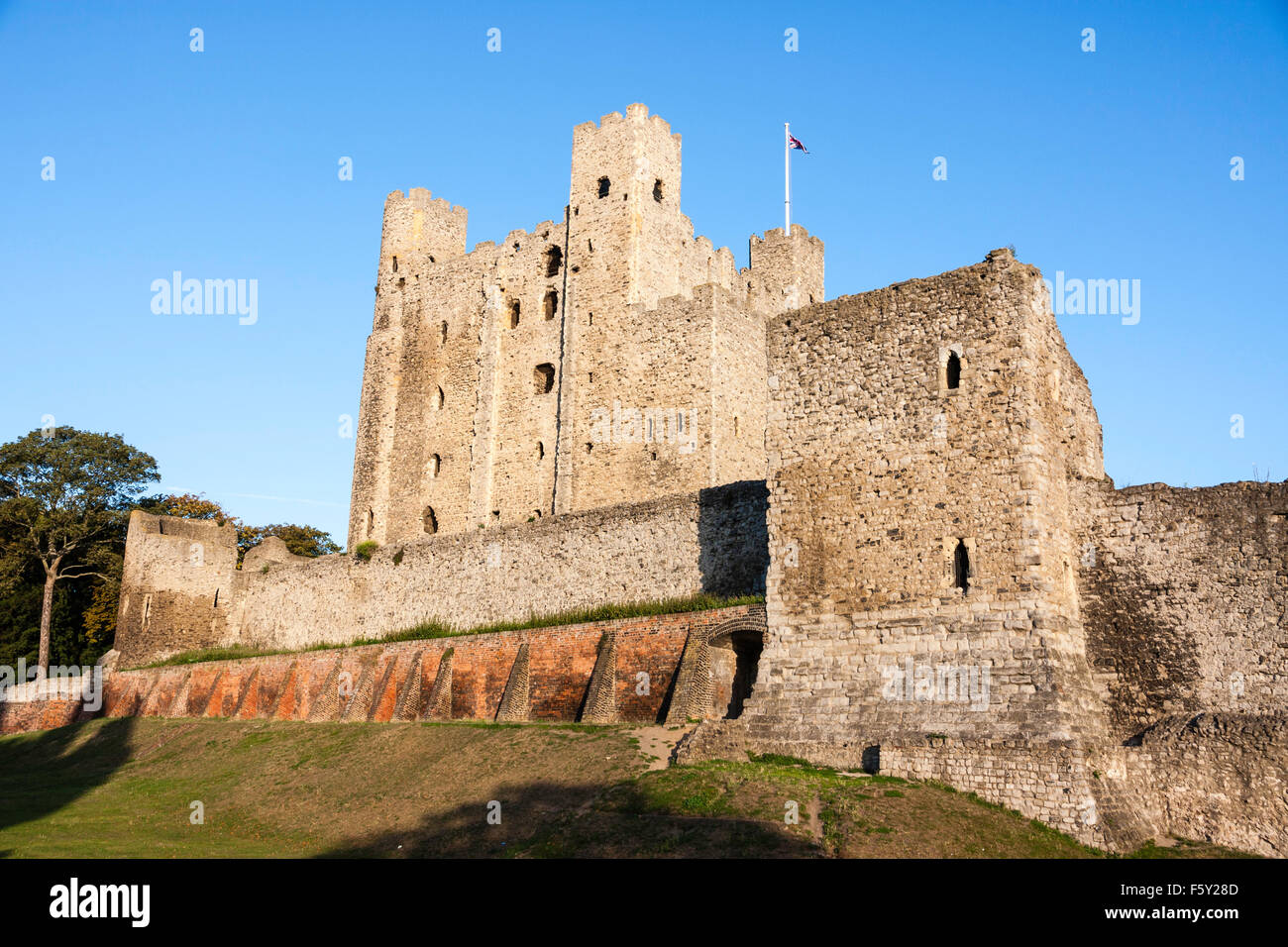 Rochester castle. Medieval east curtain outer wall and 12th century ...