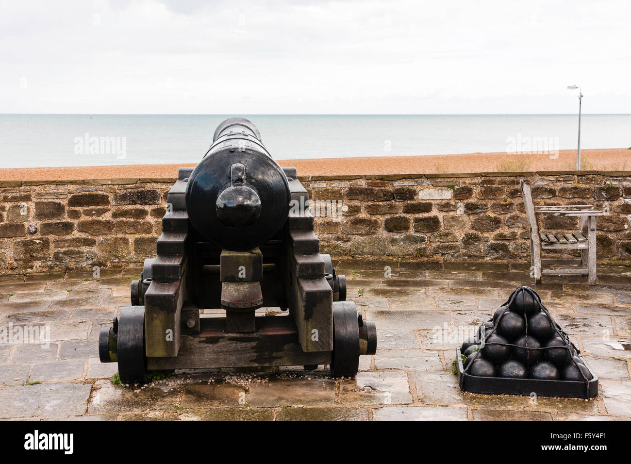 England, Deal Tudor Castle. 32-punded cannon, 'Blomfield pattern gun ...