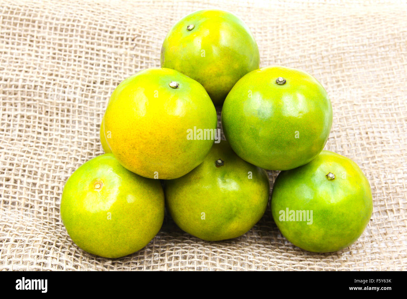 Fresh green tangerine Stock Photo - Alamy
