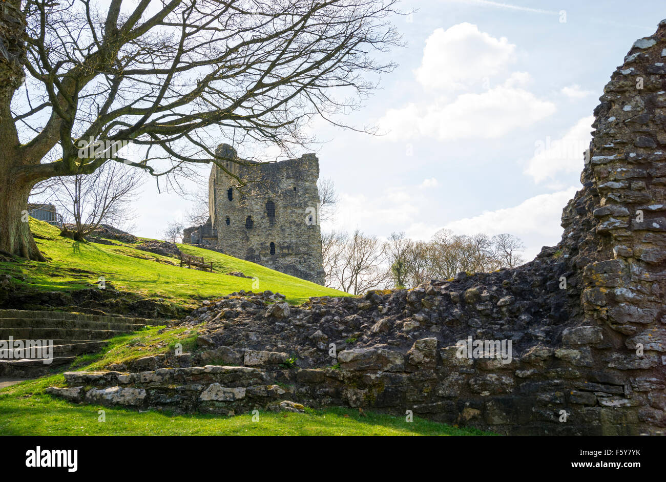Peveril Castle Peak Castle Castleton Derbyshire Cavedale Hope Hope ...