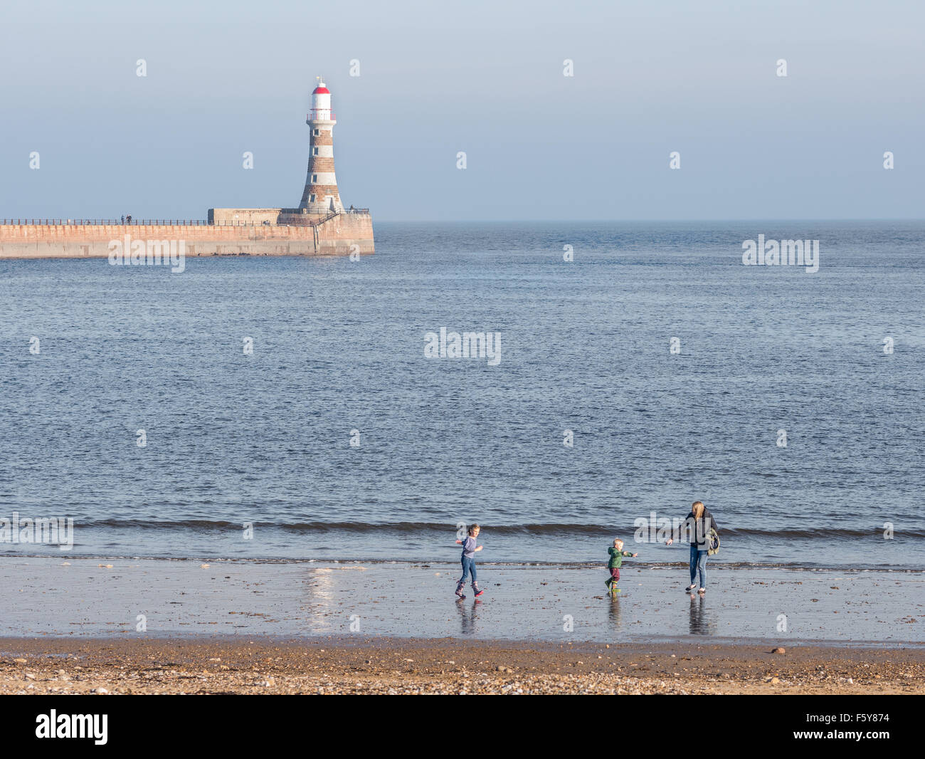 Lighthouse at Roker pier and harbour, Sunderland, England Stock Photo ...