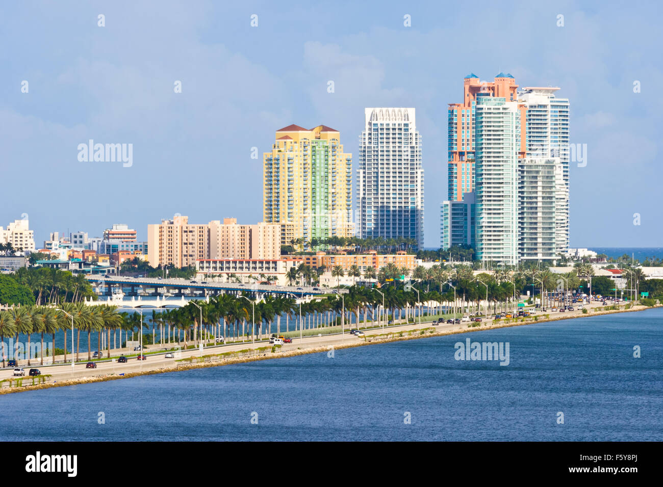 Macarthur causeway and miami skyline hi-res stock photography and ...