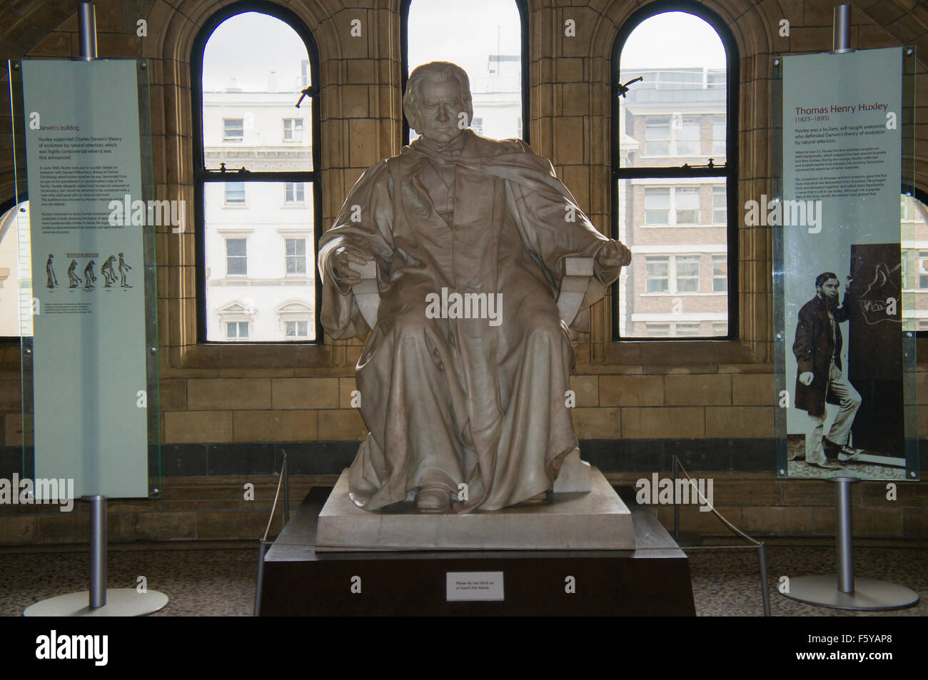 Thomas Henry Huxley statue Stock Photo - Alamy
