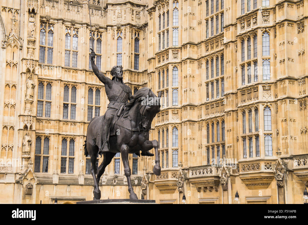Richard I of England, Richard the Lionheart, statue Stock Photo - Alamy