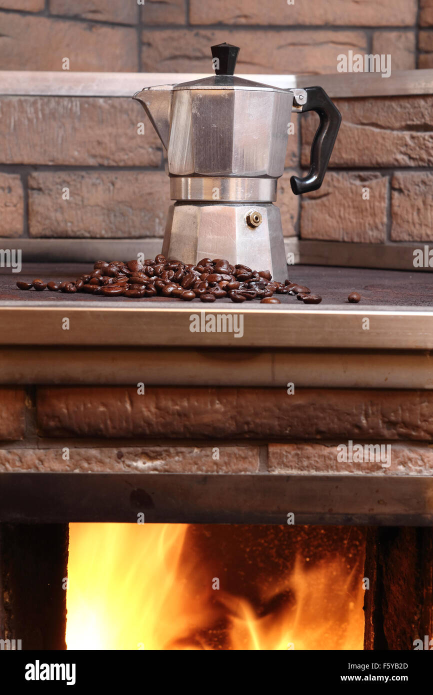 Fire top coffee pot hi-res stock photography and images - Alamy