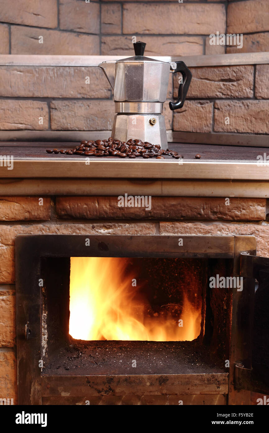 Fire top coffee pot hi-res stock photography and images - Alamy