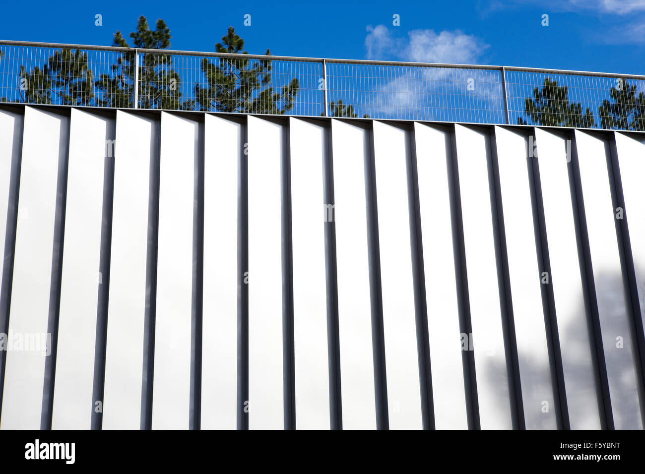 Aluminum wall hi-res stock photography and images - Alamy