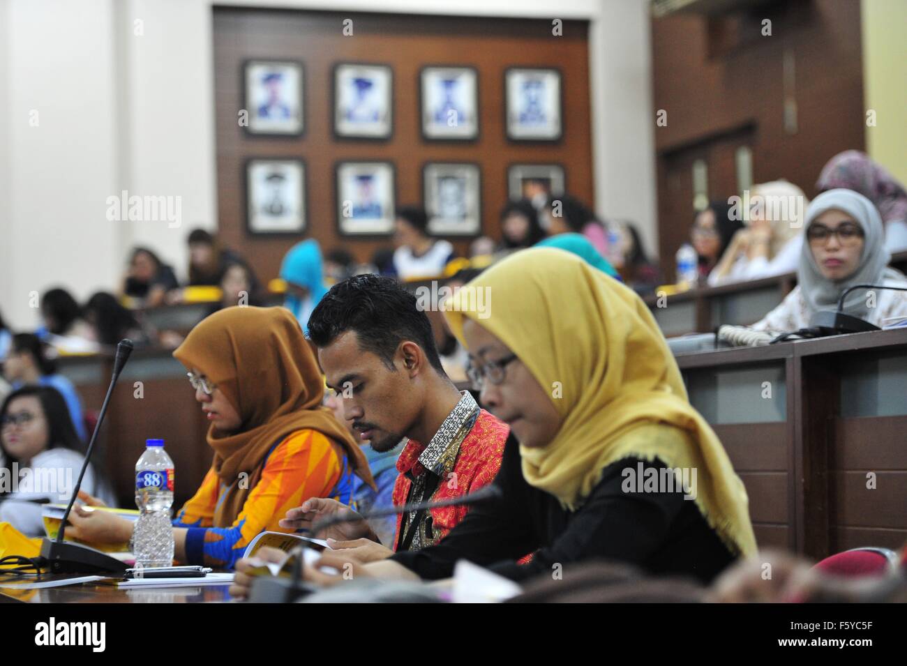 Jakarta, Indonesia. 10th Nov, 2015. College students attend aseminar ...