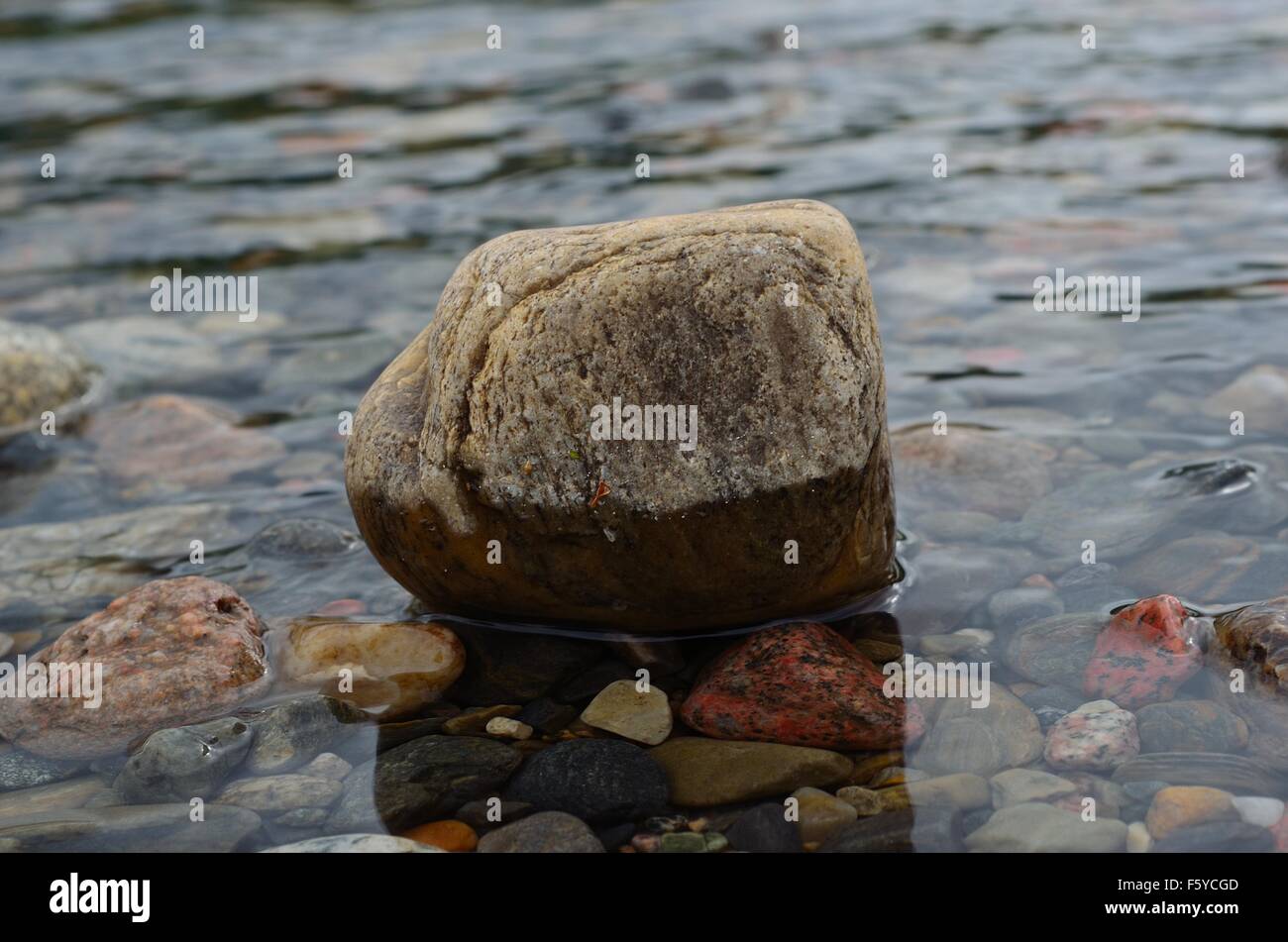 water level mark on small river shore rock Stock Photo - Alamy