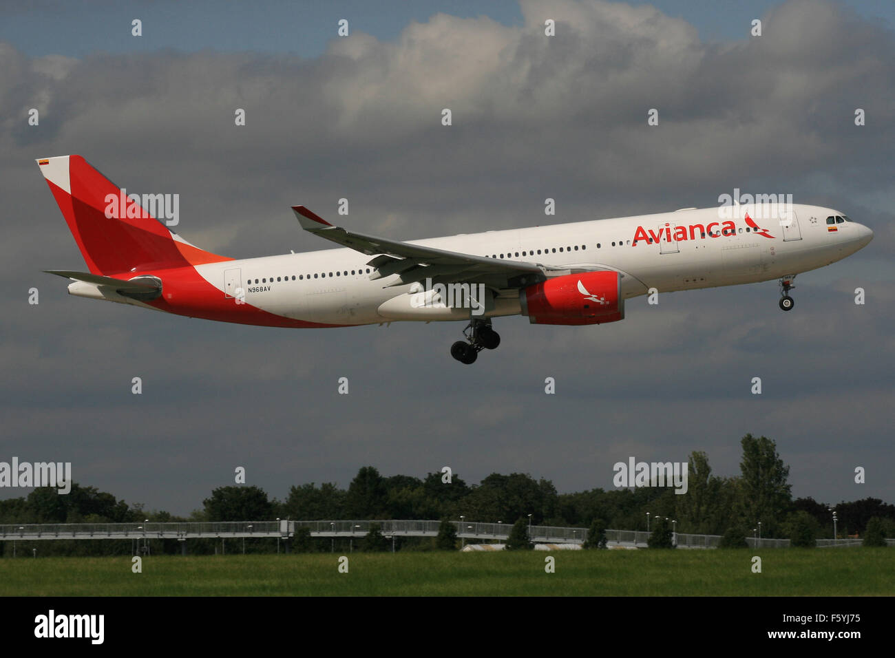 AVIANCA AIRBUS A330 LANDING Stock Photo - Alamy
