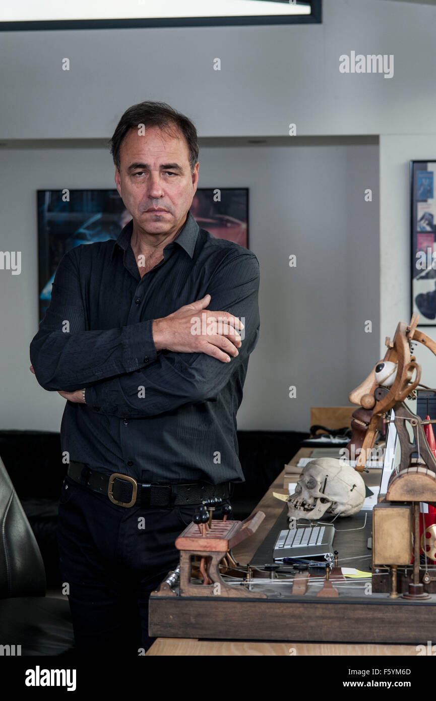 Writer at desk hi-res stock photography and images - Alamy