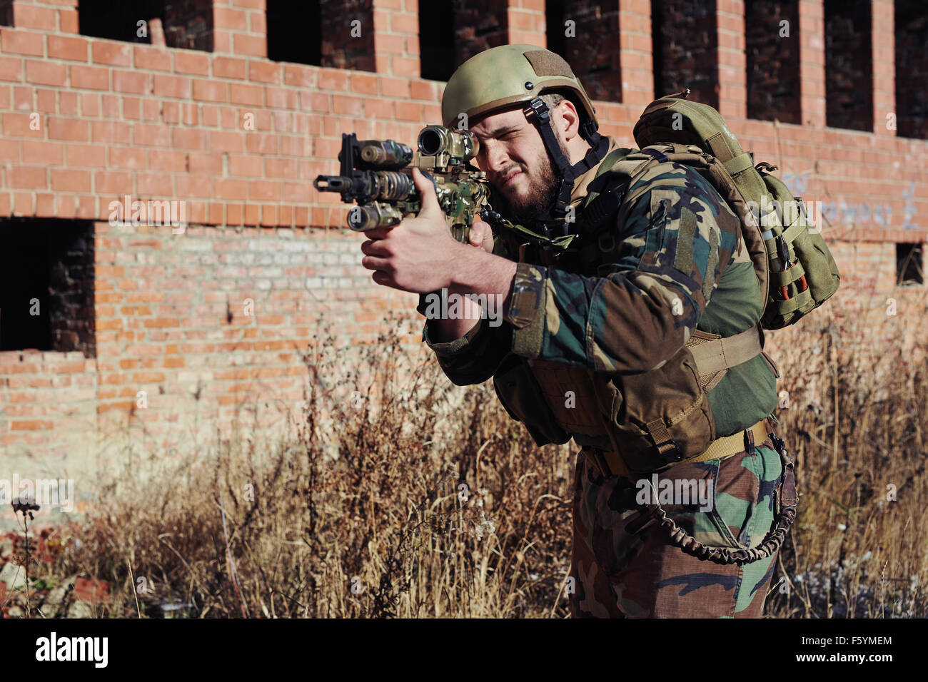 Shooting outside hi-res stock photography and images - Alamy