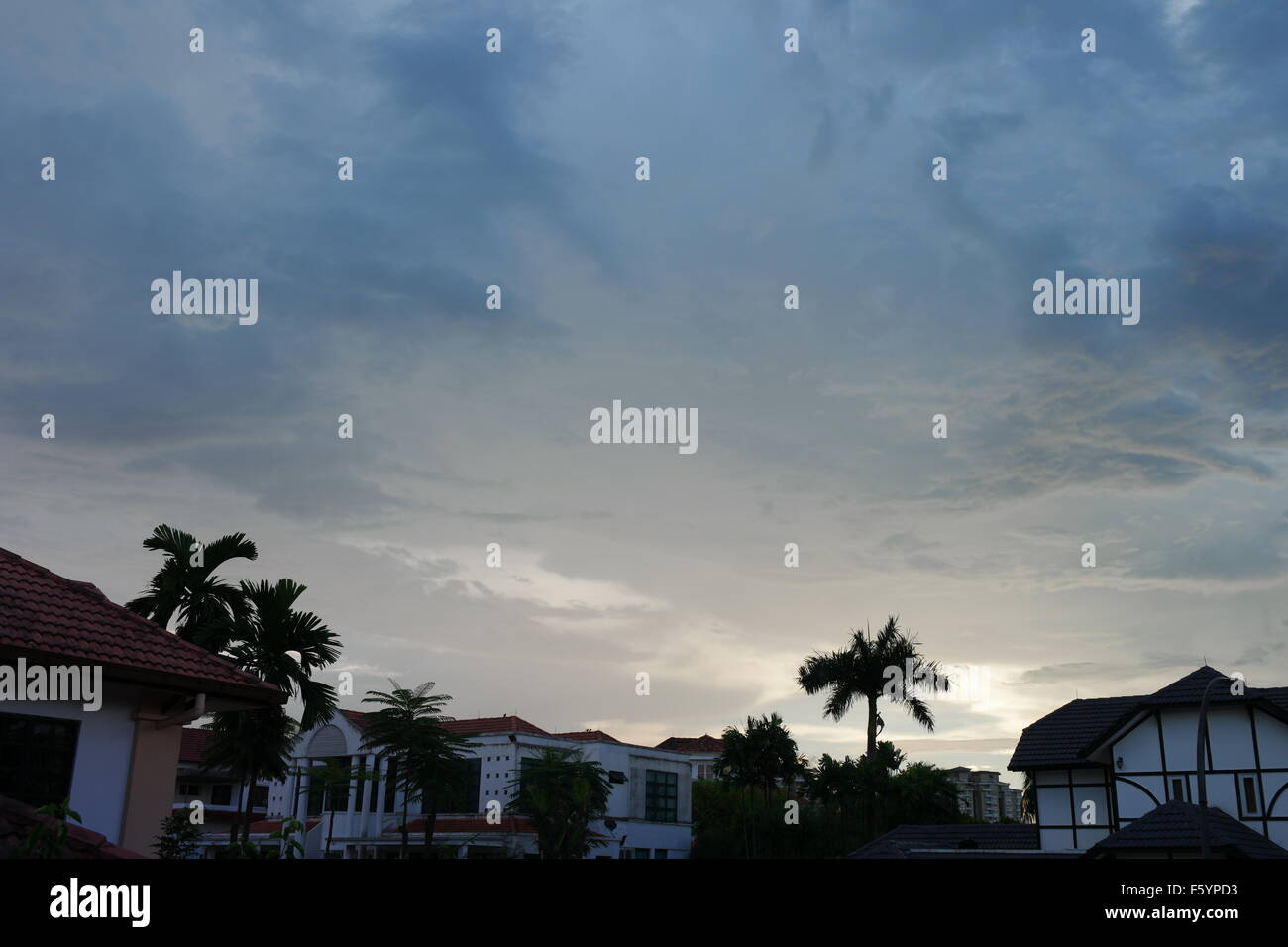 Cloud home hi-res stock photography and images - Alamy