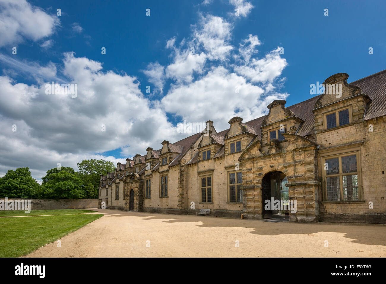 English stables hi-res stock photography and images - Alamy
