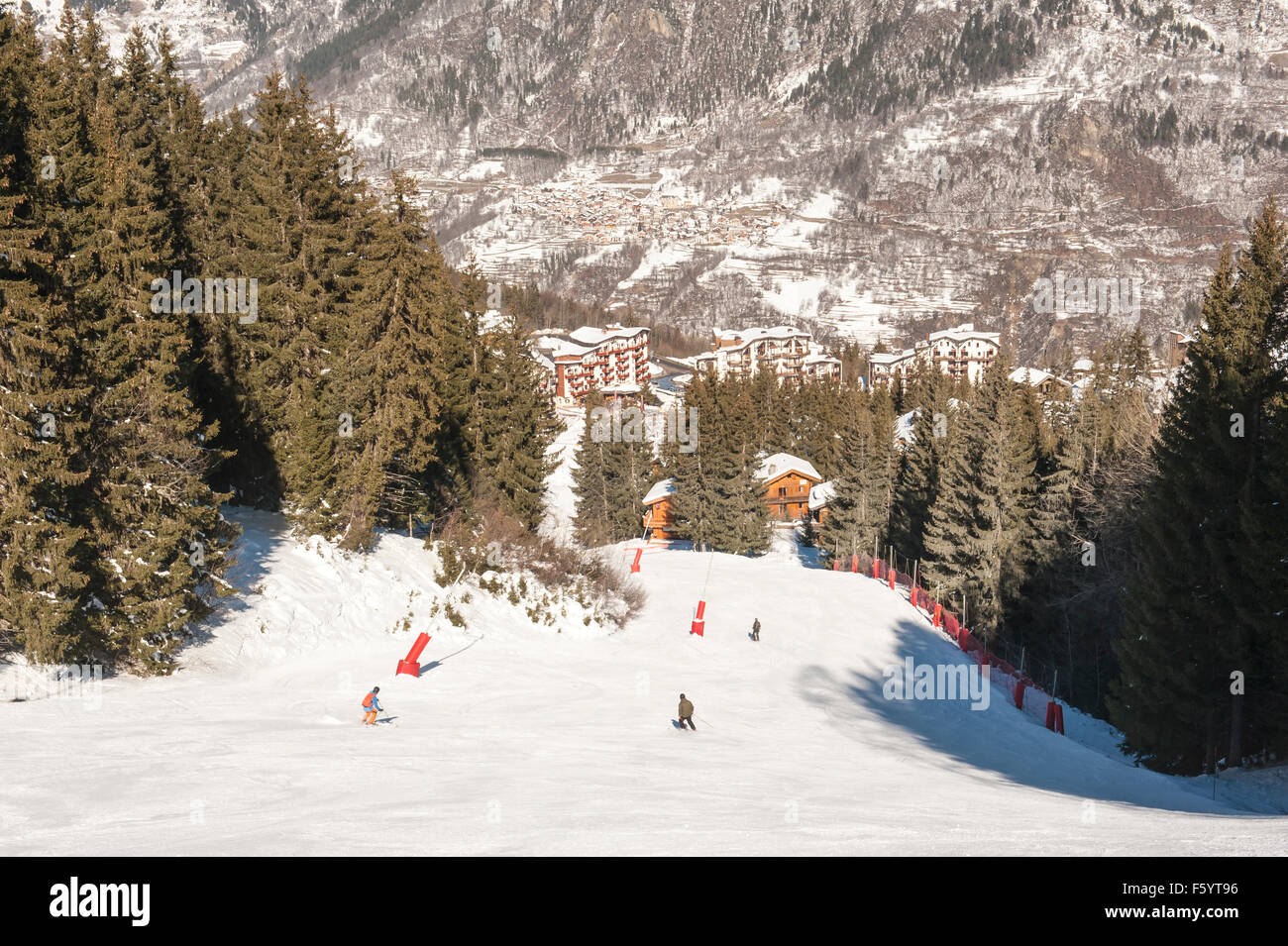 Down piste hi-res stock photography and images - Alamy