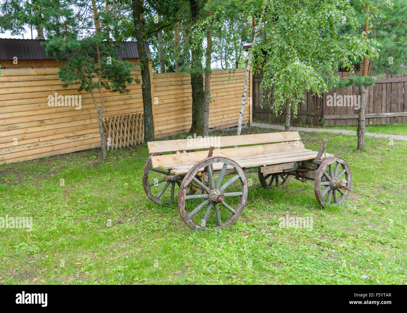 Old broken cart wheel hi-res stock photography and images - Alamy