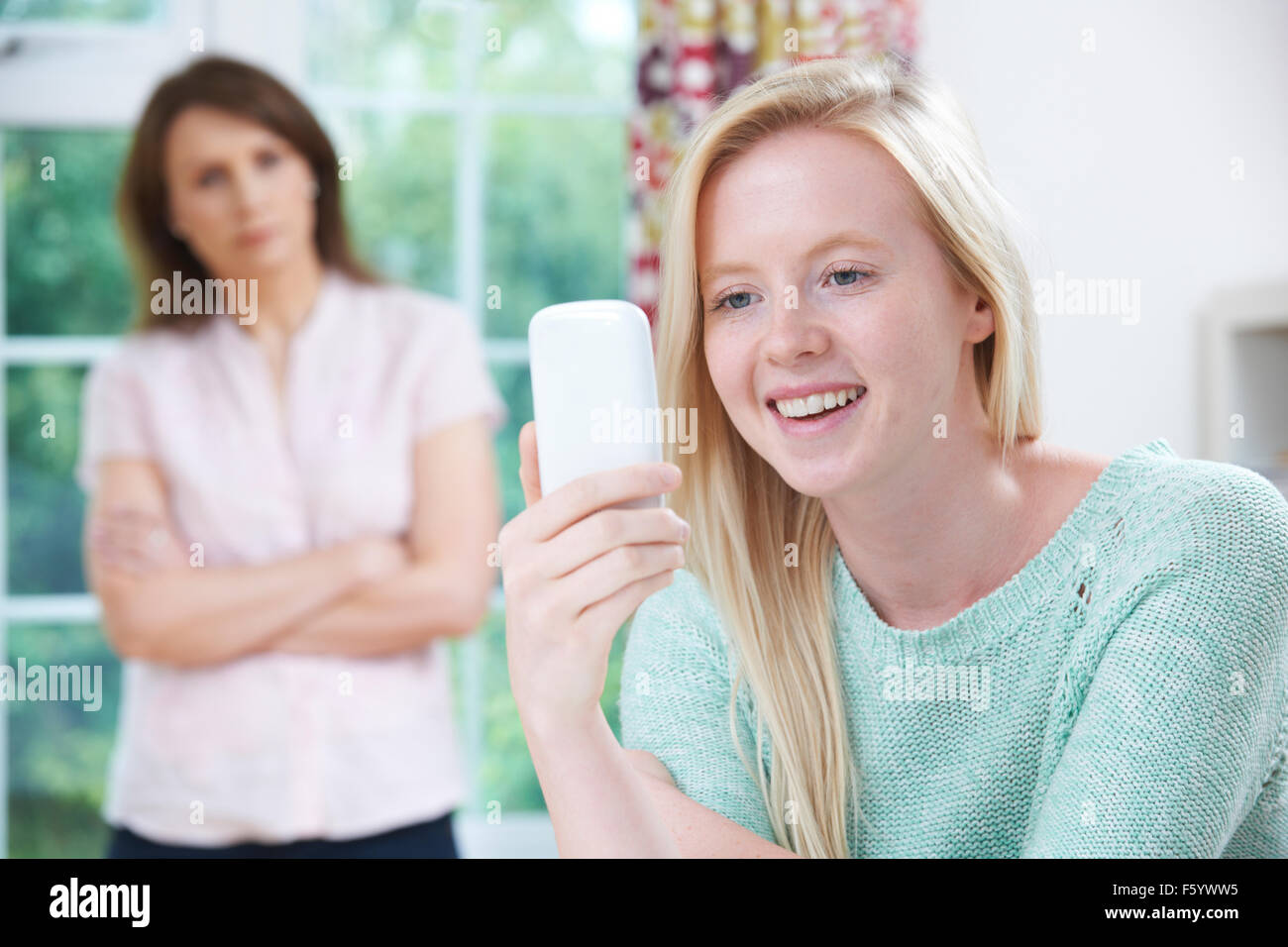 Concerned mother hi-res stock photography and images - Alamy