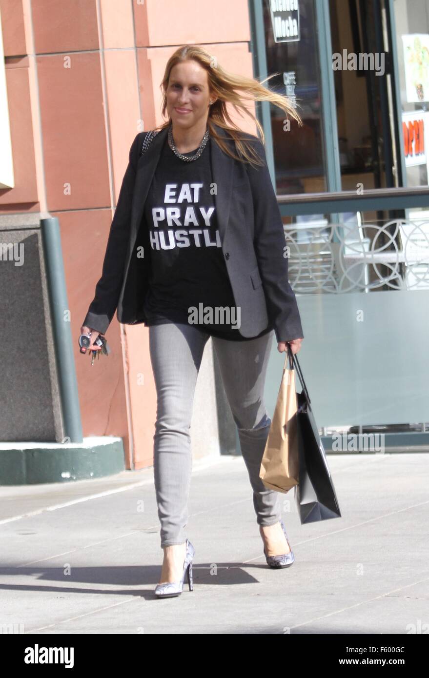 Jenn Berman goes shopping in Beverly Hills wearing a 'Eat, Pray, Hustle ...