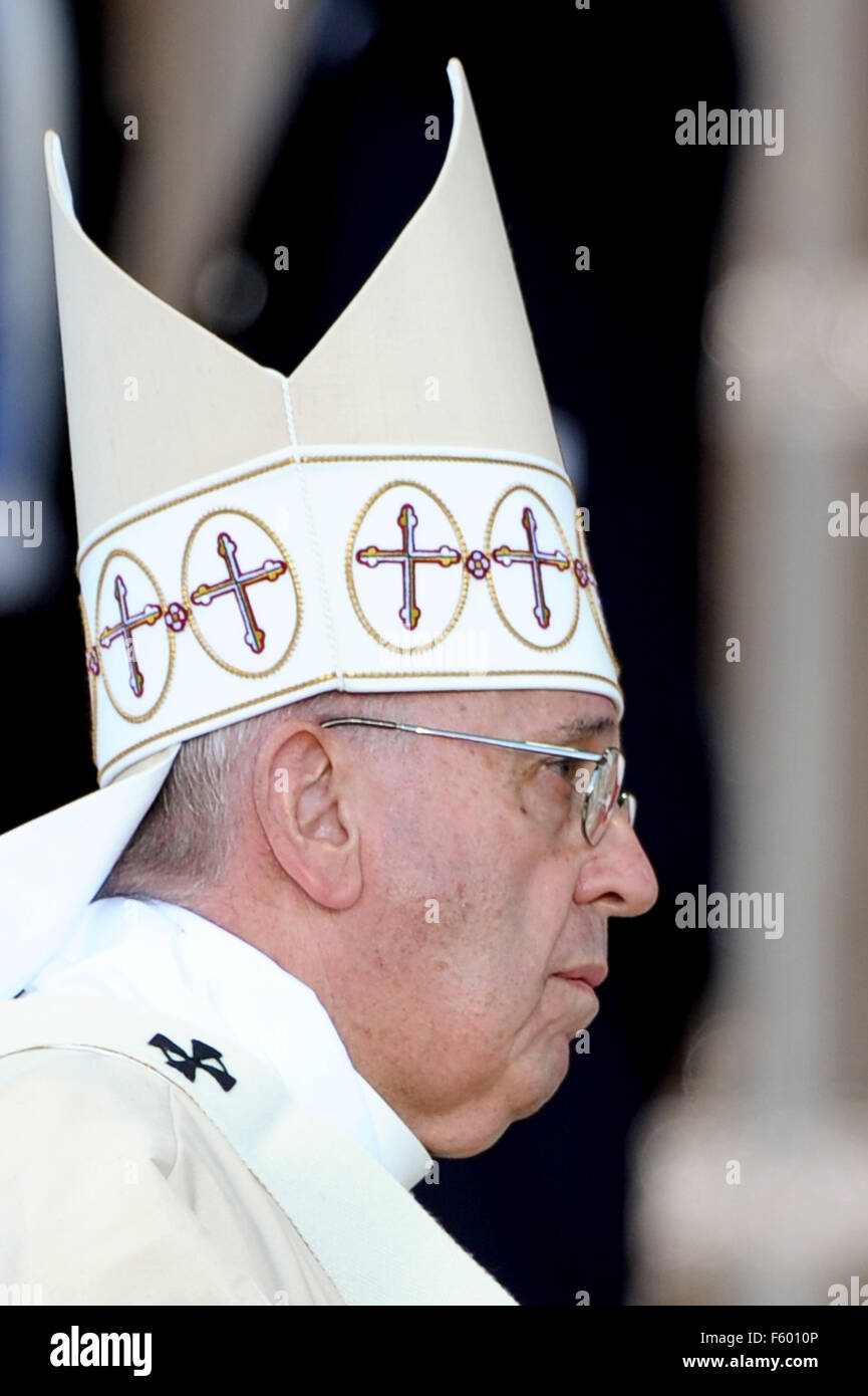 Father serra celebrates mass hi-res stock photography and images - Alamy