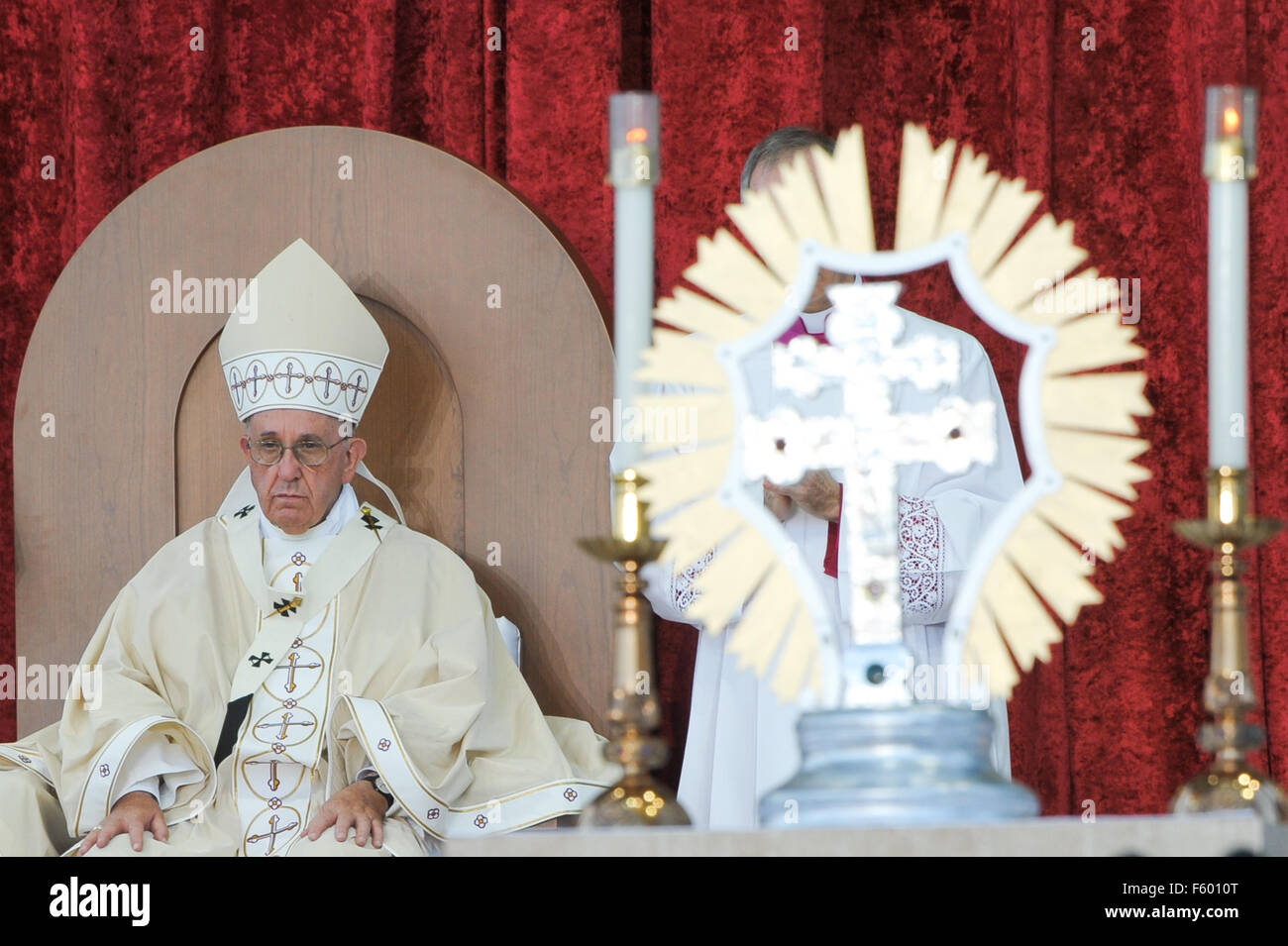 Father serra celebrates mass hi-res stock photography and images - Alamy