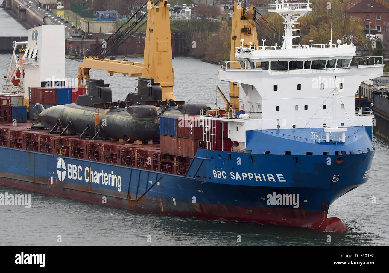 Kiel, Germany. 10th Nov, 2015. Special cargo vessel 'BBC Sapphire ...