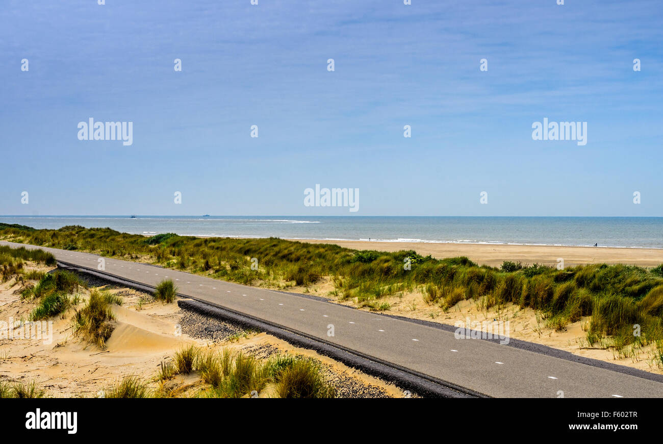 The strand bike path hi-res stock photography and images - Alamy