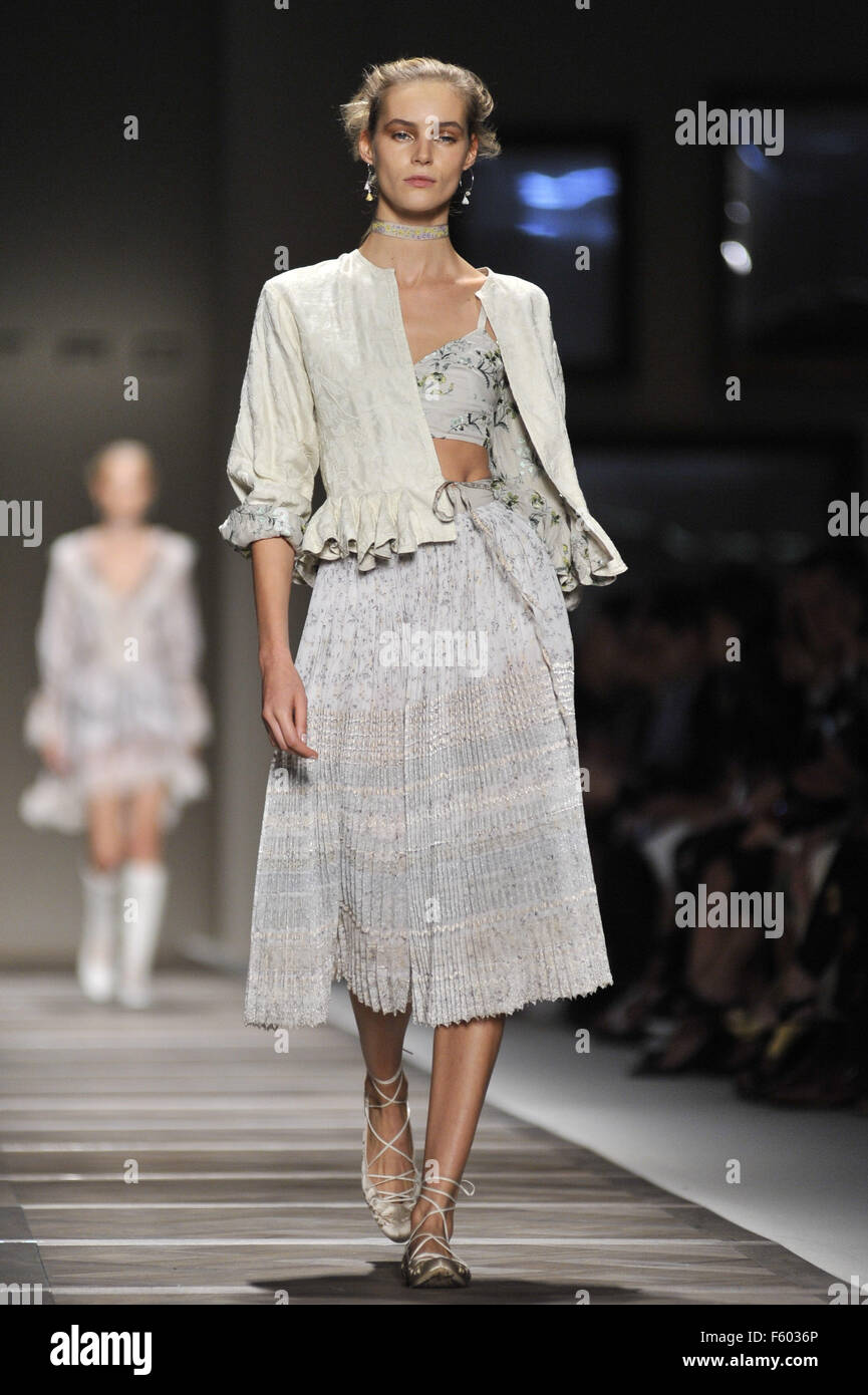 Milan Fashion Week Spring/Summer 2016 - ETRO - Catwalk Featuring: Model ...