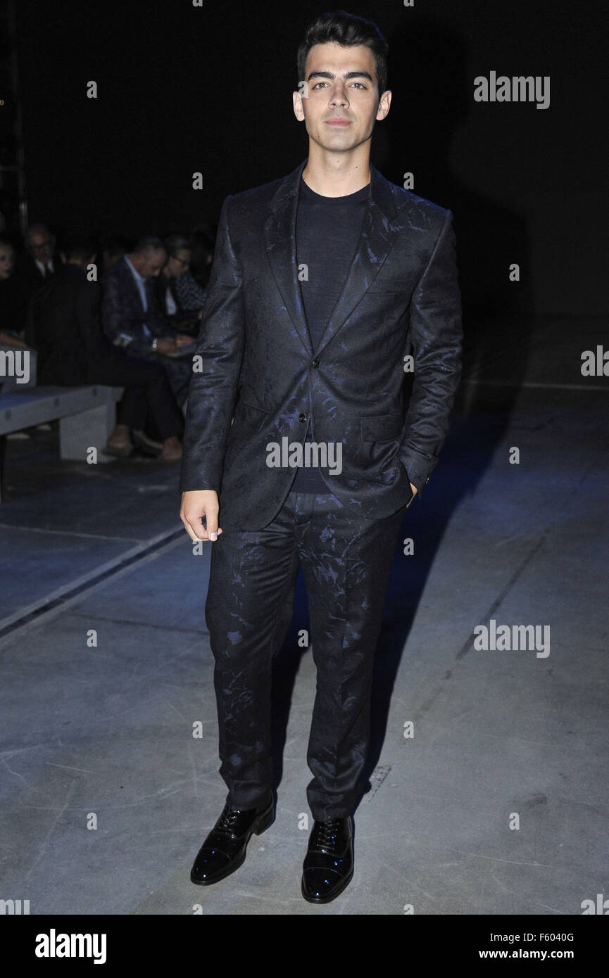 Milan Fashion Week Spring/Summer 2016 - Versace - Front Row Featuring ...