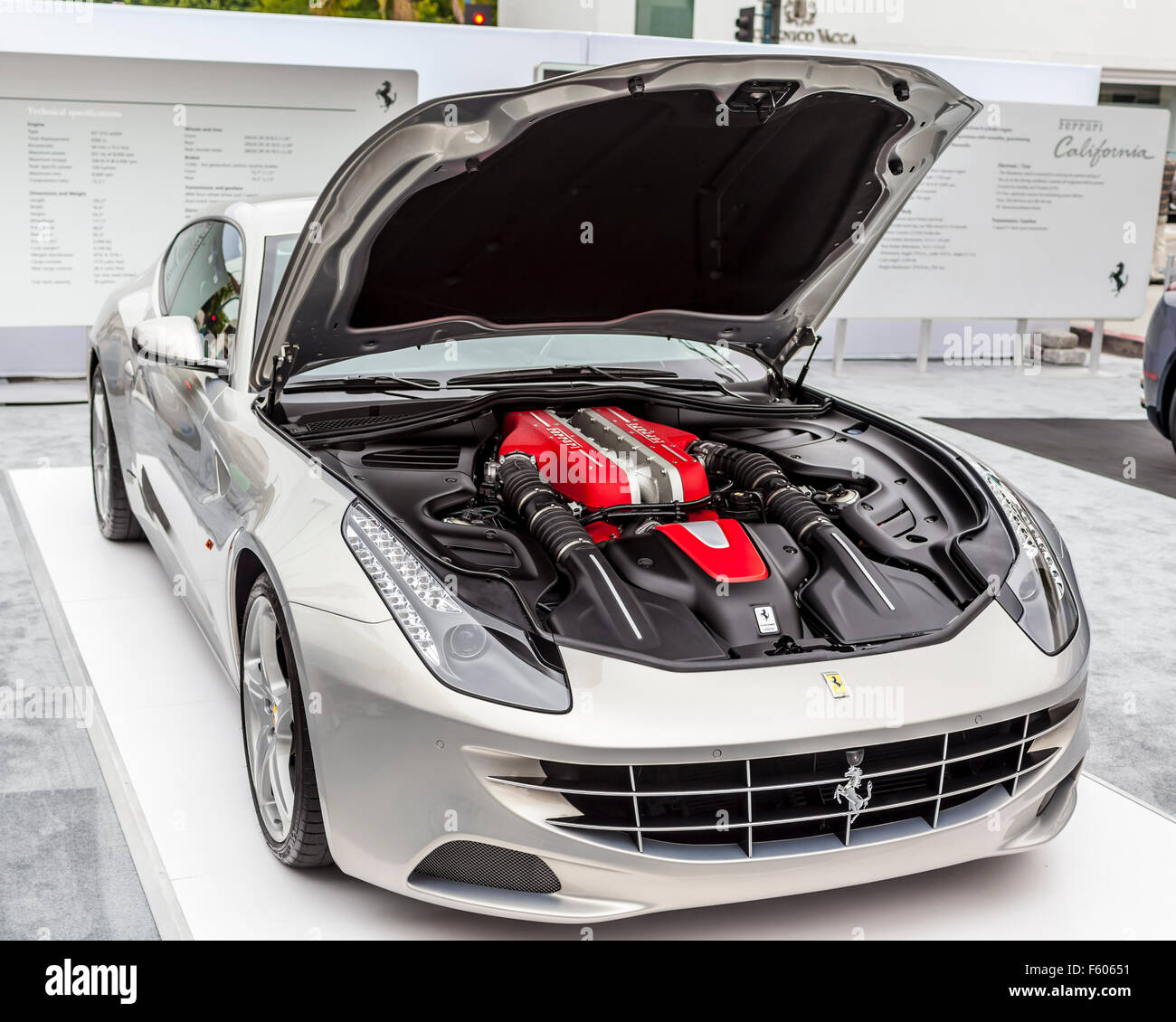 Two rodeo drive hi-res stock photography and images - Alamy