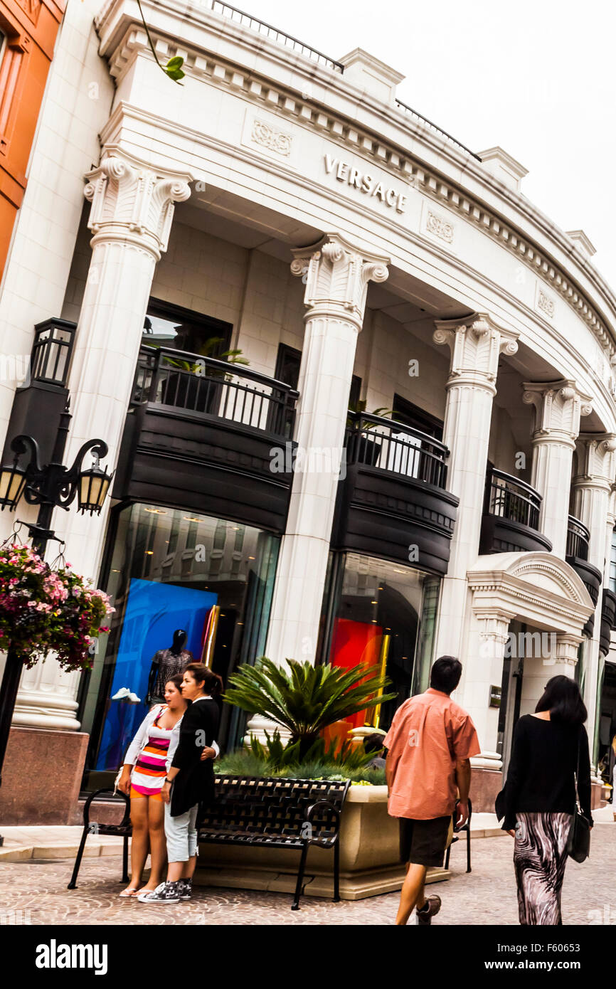 Tourists taking photos on Via Rodeo off Rodeo Drive in Beverly Hills ...
