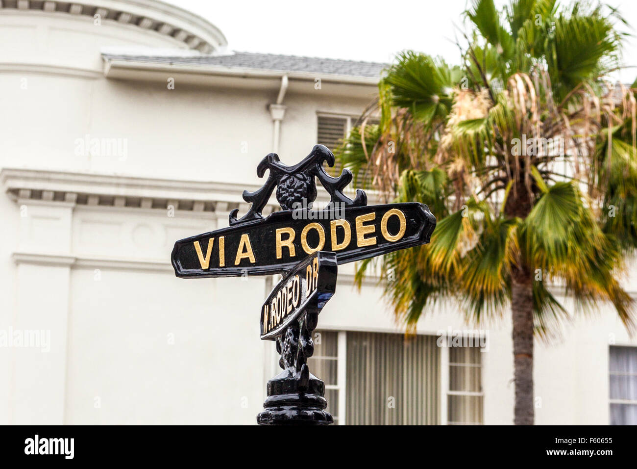 Rodeo drive sign hi-res stock photography and images - Alamy