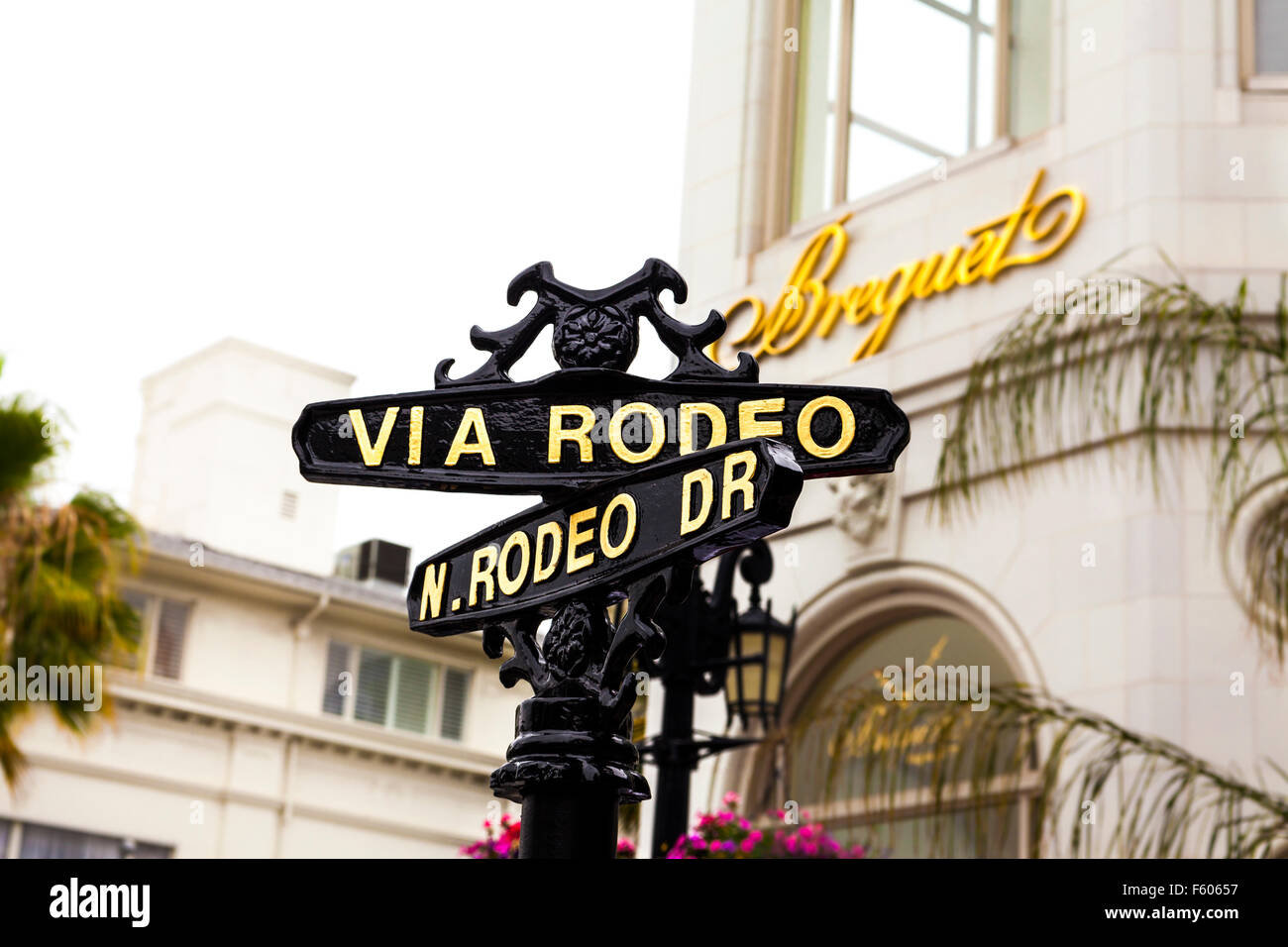 Rodeo drive sign hi-res stock photography and images - Alamy