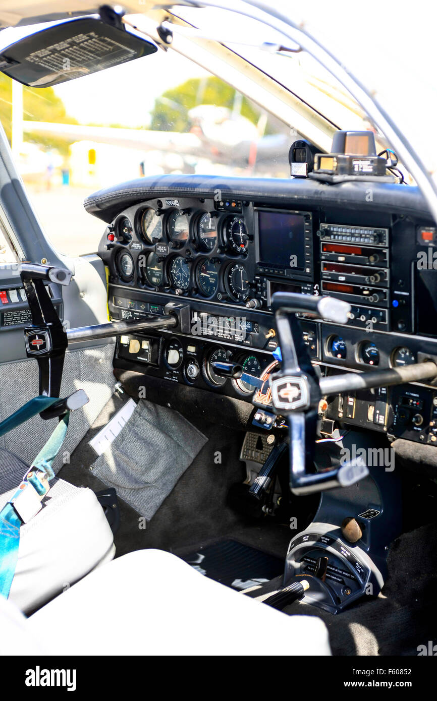 Cockpit of a 1973 Piper PA-32 single engined small plane Stock Photo ...